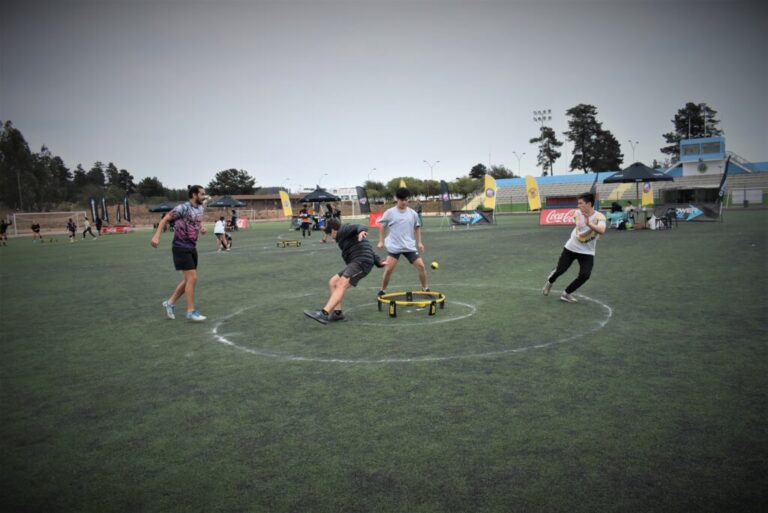 ¿Qué es el Roundnet o Spikeball? El desconocido deporte que practican ...